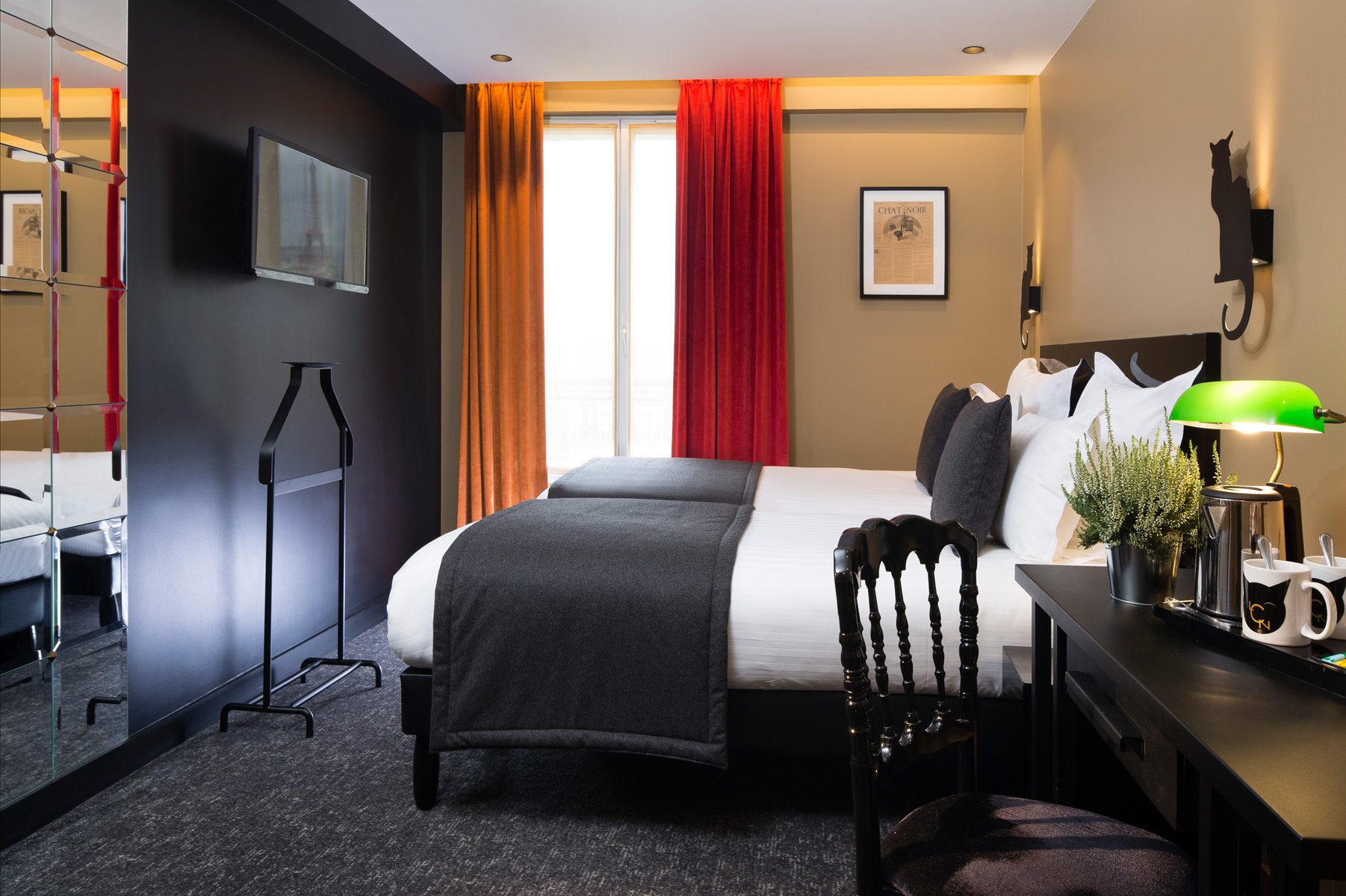 Le Chat Noir **** | le chat noir paris | Rooms